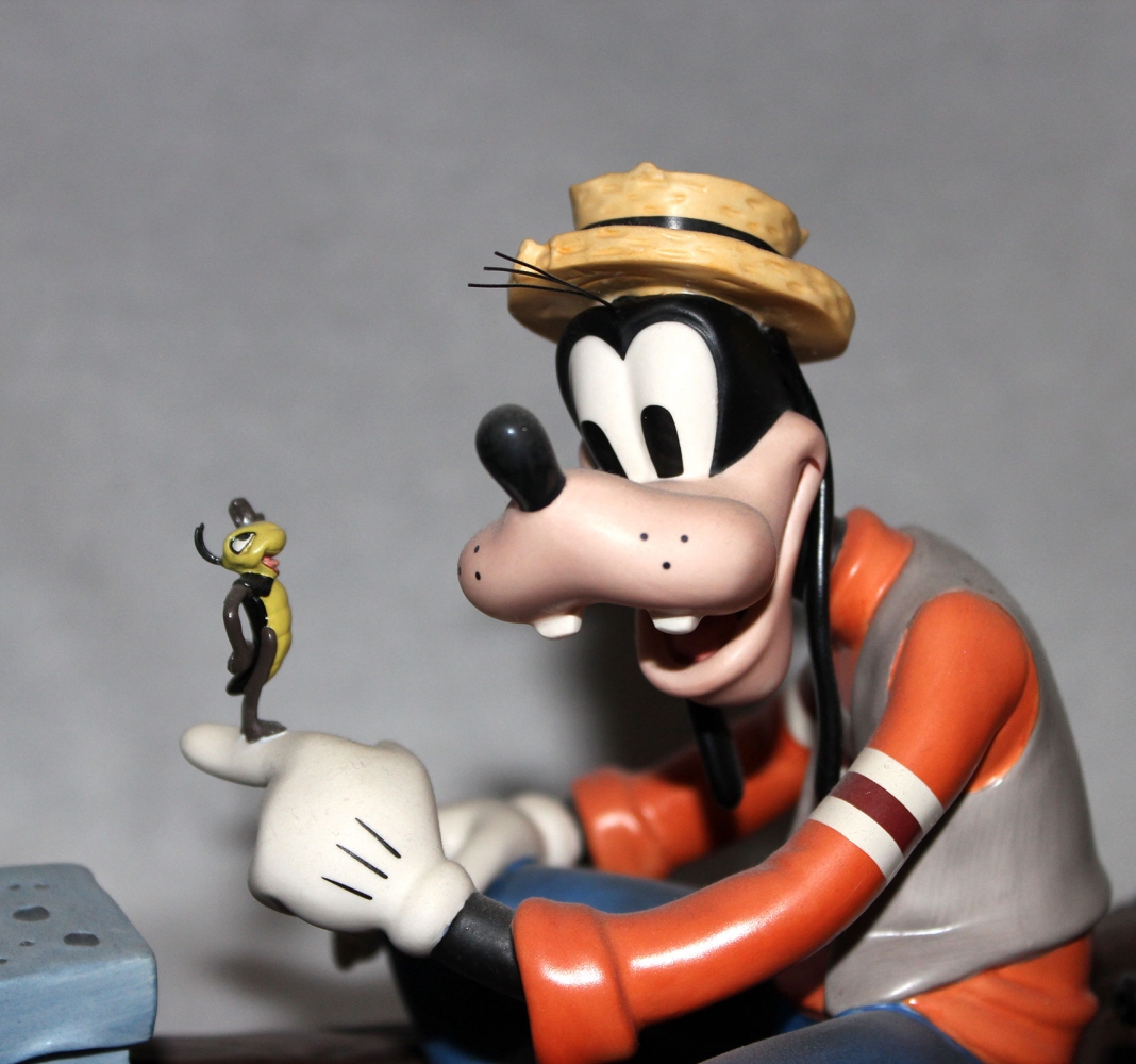Goofy and Jiminy Cricket Sculpture - Glassy Science Fiction Archive